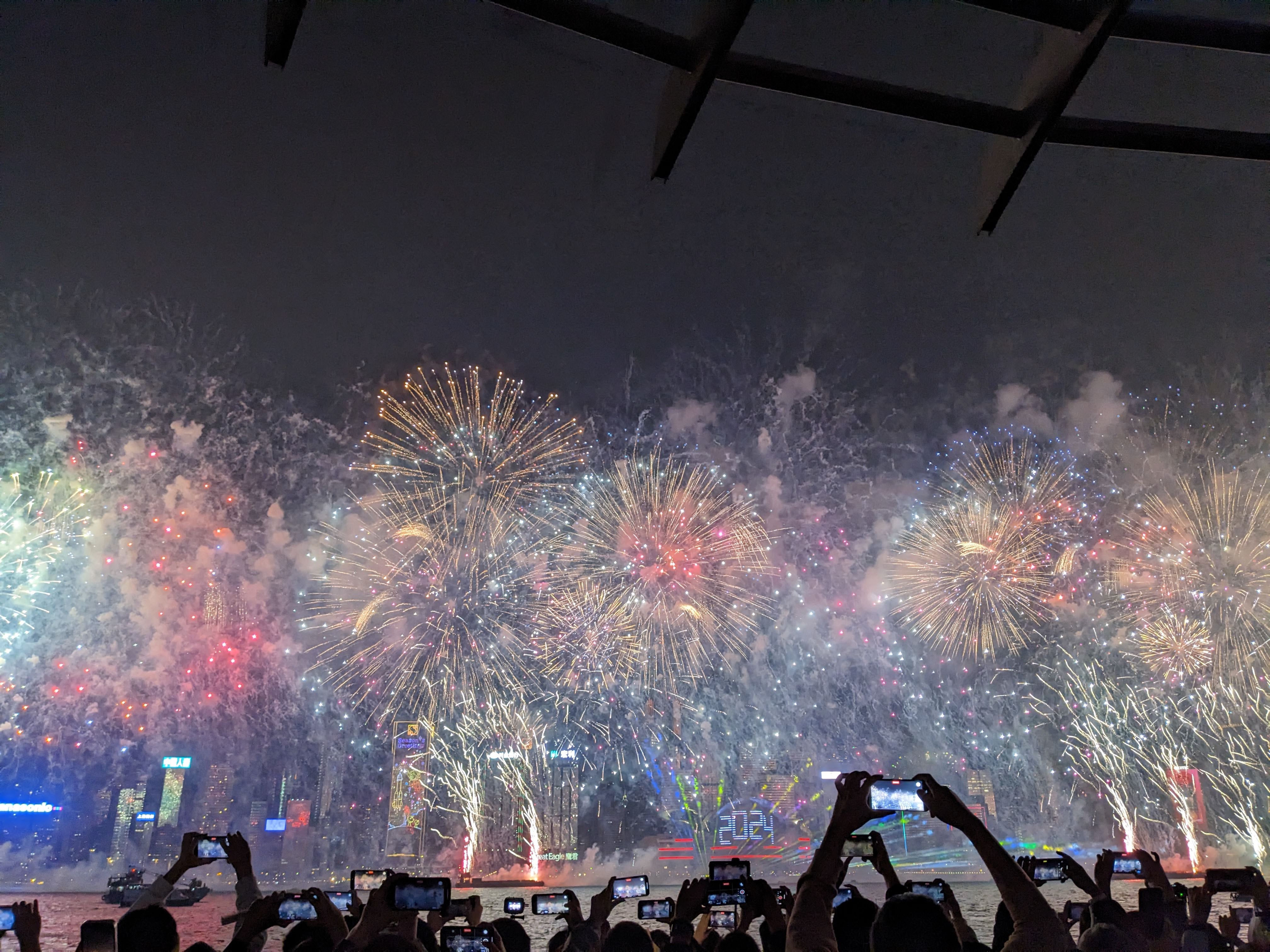 坐高铁去香港参加跨年倒数，火树银花璀璨迎2024新年 - 测试岛